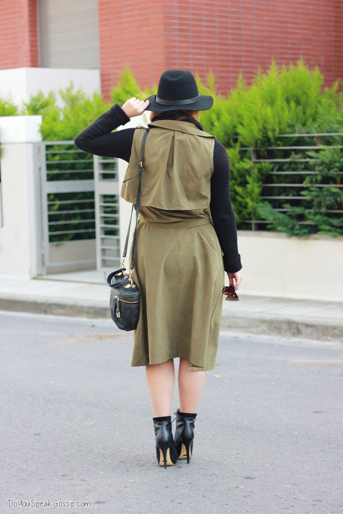 Hat & sleeveless trench | Outfits - Do You Speak Gossip?